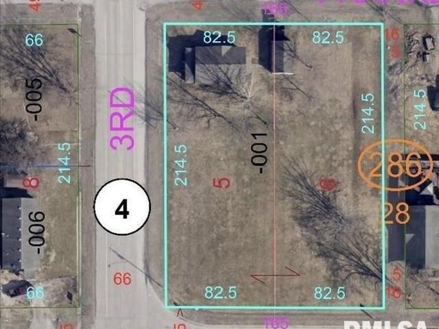 404 S 3rd St, Girard, IL 62640