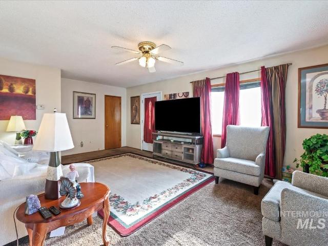404 S Whitley Dr