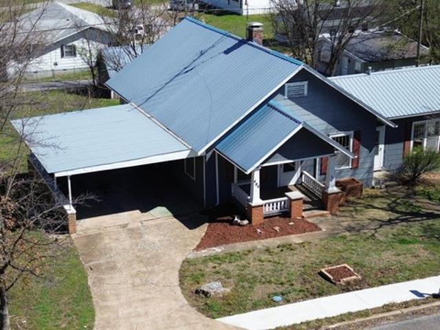 404 South St, Stockton, MO 65785