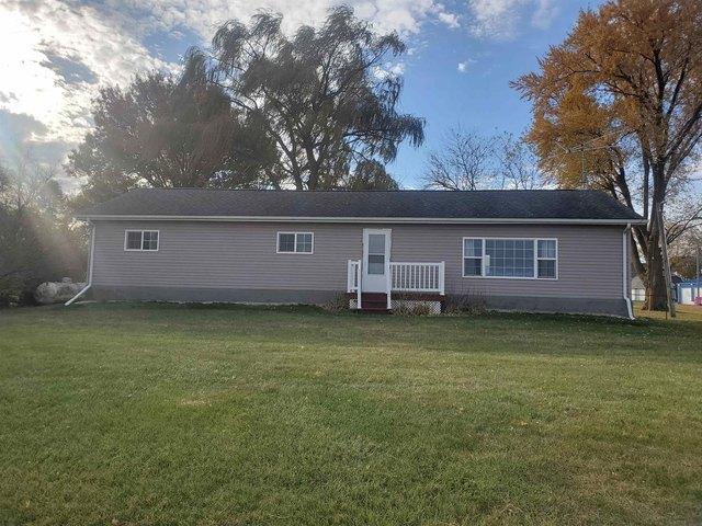 404 Sawyer St, Stout, IA 50673
