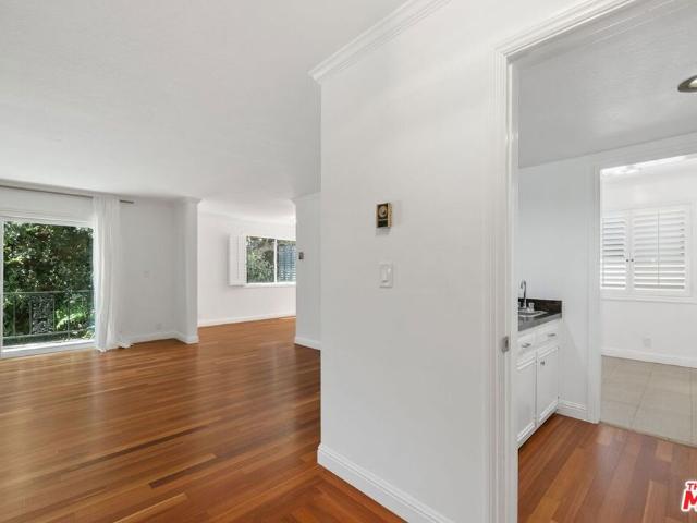 404 San Vicente Boulevard 201