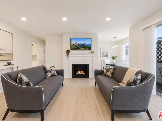 404 San Vicente Boulevard 204