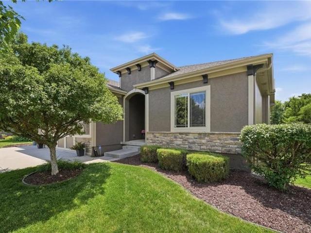 404 SE Mill Creek Dr, Lee's Summit, MO 64063
