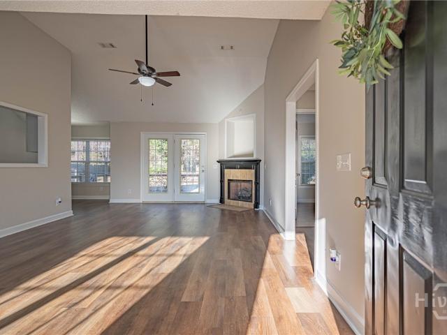 404 Sir Arthur Court