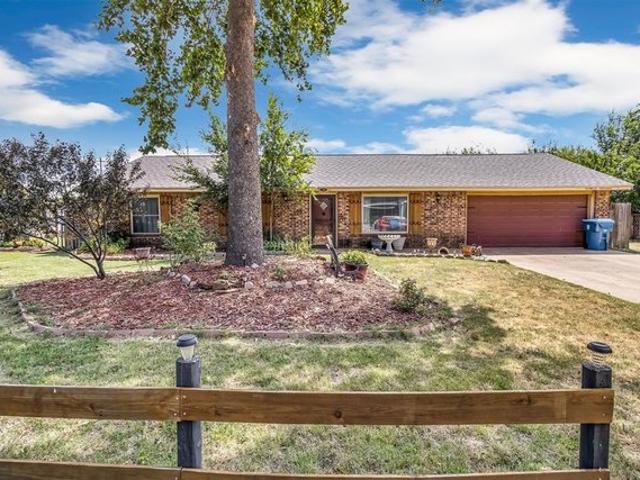 404 SW 1st St, Tuttle, OK 73089