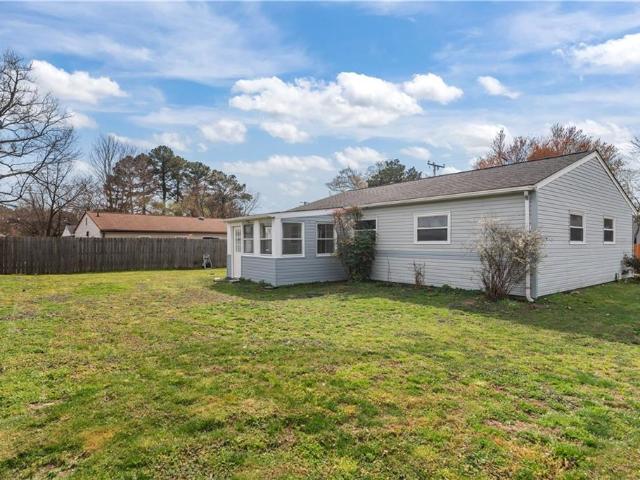 404 Pelican LN