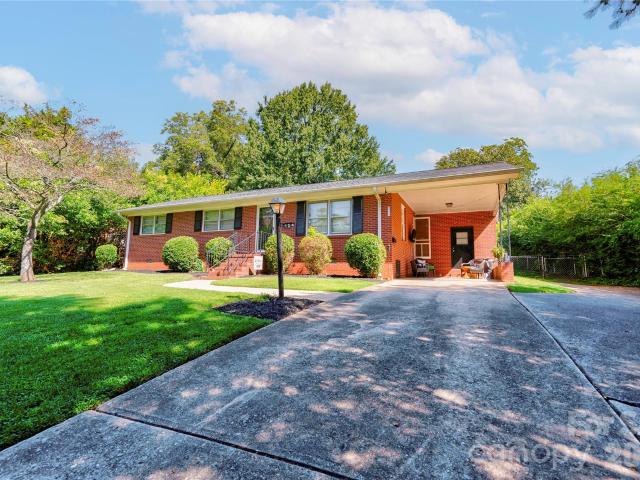 404 Pineview Drive