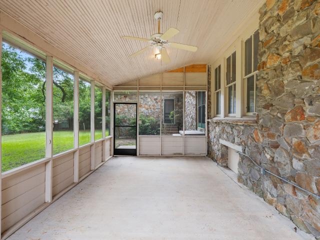 404 W Tom Green Street