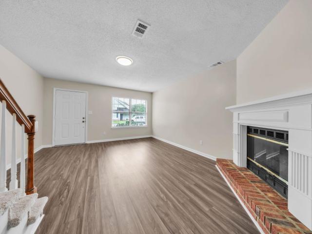 404 W Townes Court