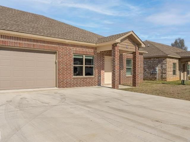 404 W Matthews St, Brookland, AR 72417