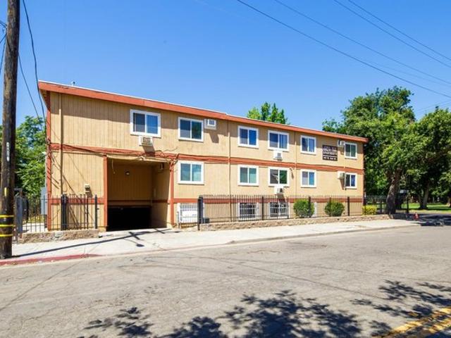 404 W Oak St, Stockton, CA 95203