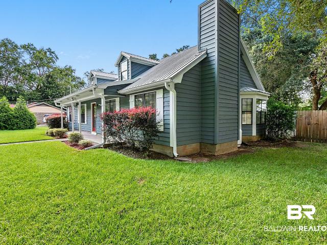 404 W Pedigo Ave