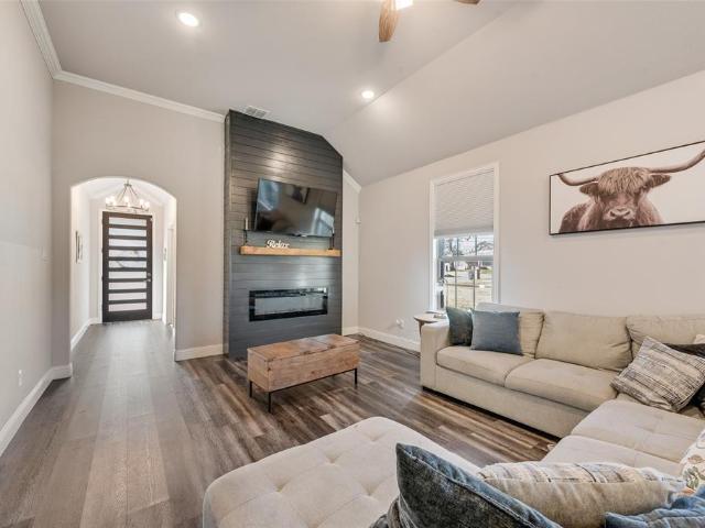 404 W Rochester St, Terrell, TX 75160 | Compass