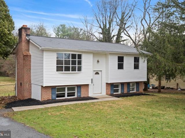 404 Weeping Willow Rd, Falling Waters, WV 25419