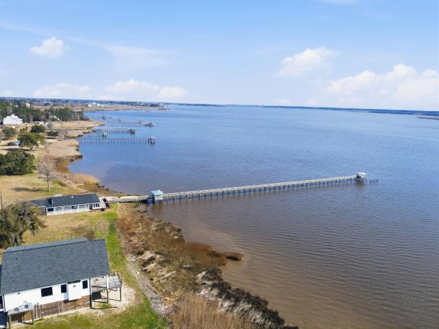 404 Two Rivers Rd