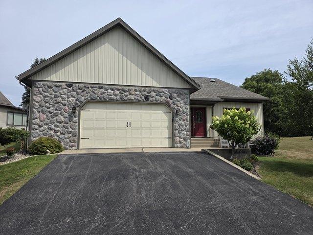 404 Vienna Ln, Fremont, MI 49412