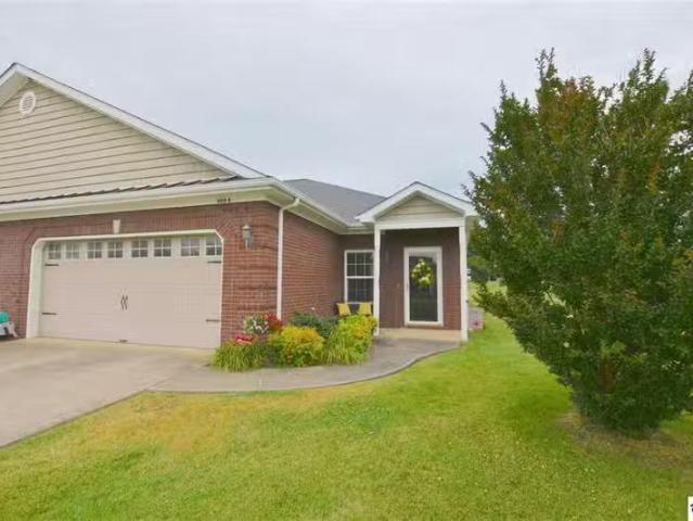 404B LINCOLN AVE, ELIZABETHTOWN, KY 42701 Single Family Reside.