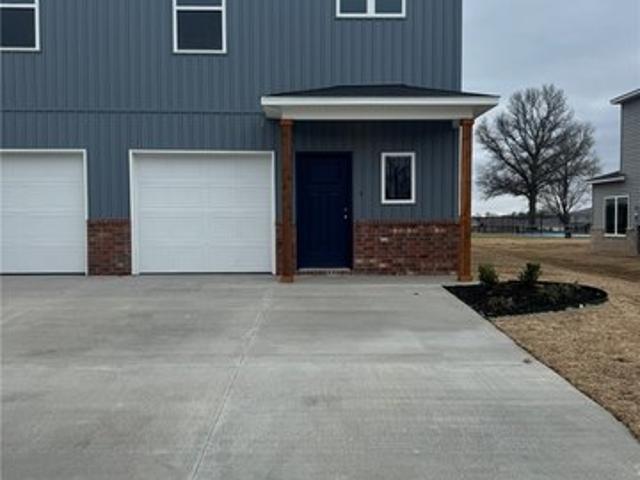404B W Cloud Dr, Siloam Springs, AR 72761