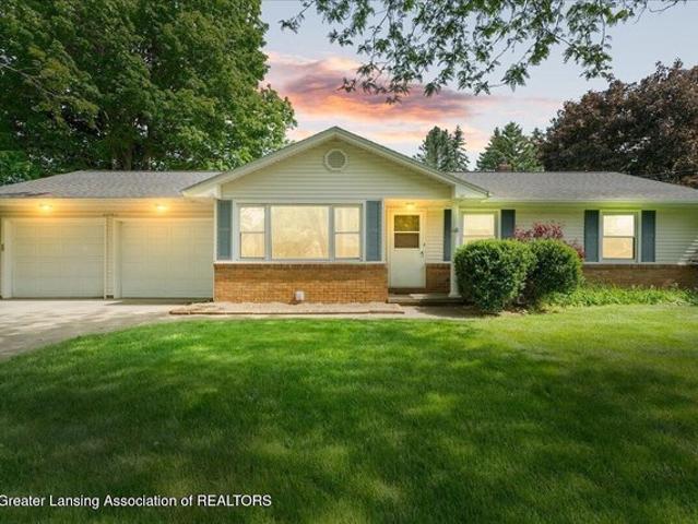 4054 S Pine Dell Dr, Lansing, MI 48911