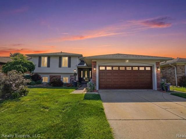40567 Santoni Dr, Clinton Township, MI 48038