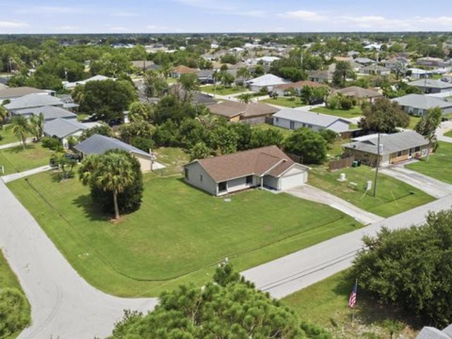 4057 SW Haycroft St, Port Saint Lucie, FL 34953