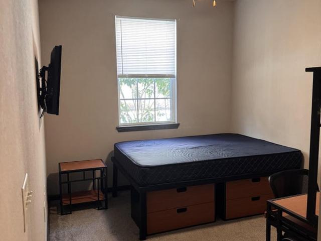 4050 Lofts Apartment 4x4 Private Room Available