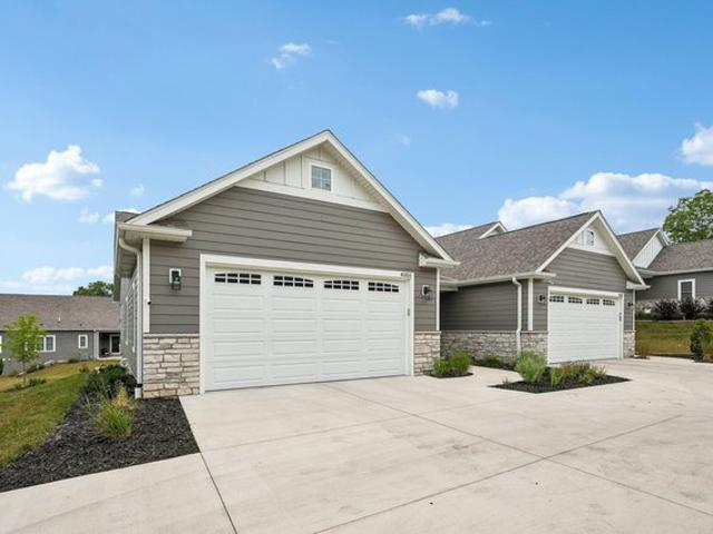 4050 S 124th St Unit 201, Greenfield, WI 53228