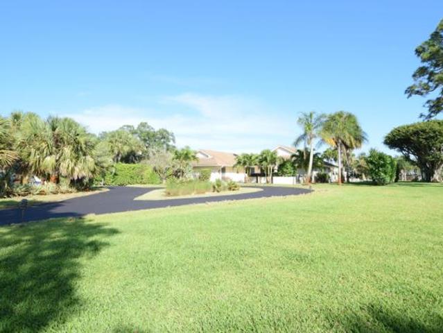 4050 SE Whiticar Way, Stuart, FL 34997