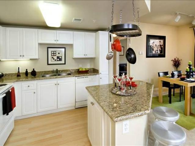 $4050 / 2br Move in and Enjoy our Resort Style Amenities Just in Time for Summer!