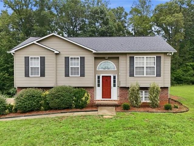 4051 Village Trace Dr, Tobaccoville, NC 27050
