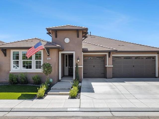 4052 Flint Ave, Clovis, CA 93619