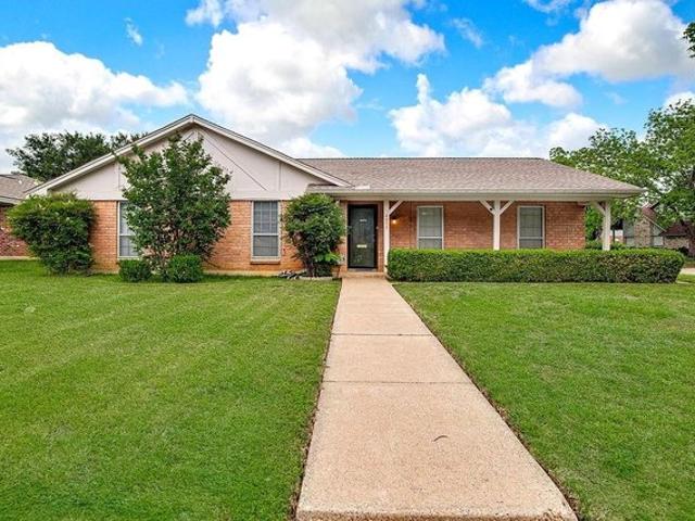 4053 Glenbrook Dr, Arlington, TX 76015