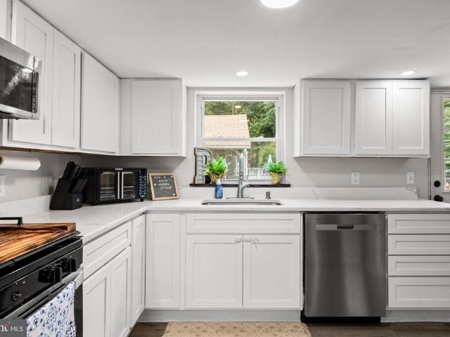 405 3Rd Street