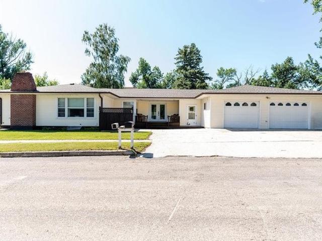 405 6th Ave, Edgeley, ND 58433