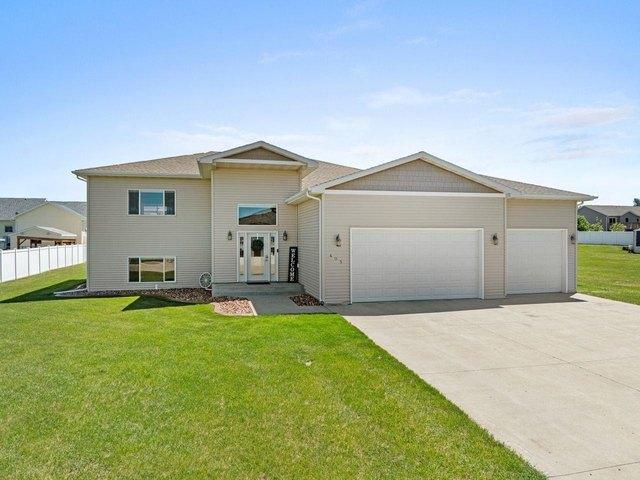 405 6th Ave SW, Surrey, ND 58785