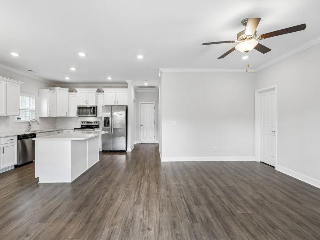 405 Corner Aly