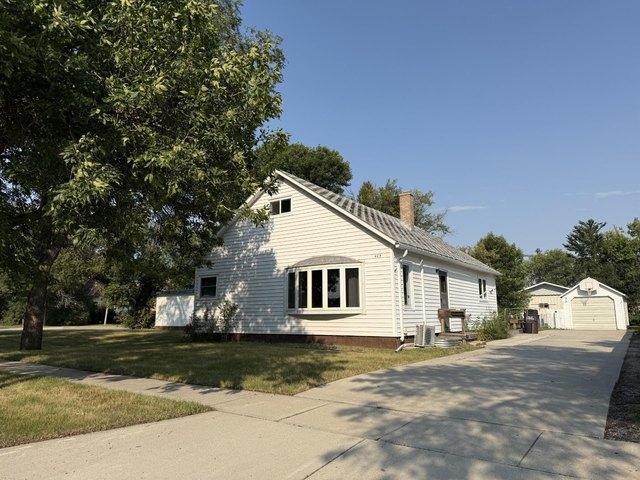 405 and 401 Ohmer St, Bottineau, ND 58318