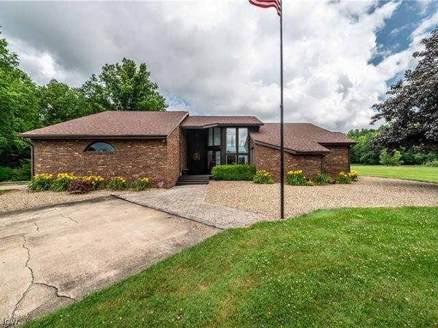 405 Airport Dr NW, Warren, OH 44481