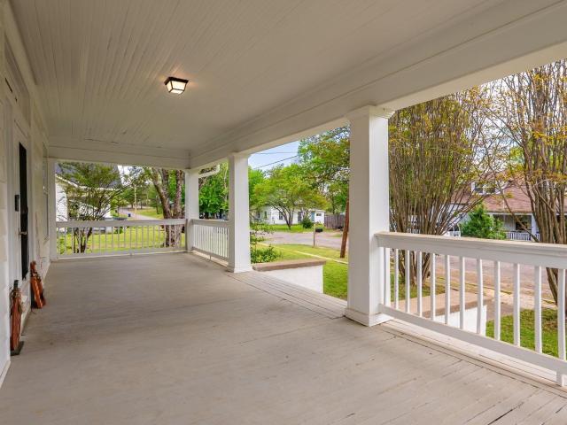 405 Ave 1 NE