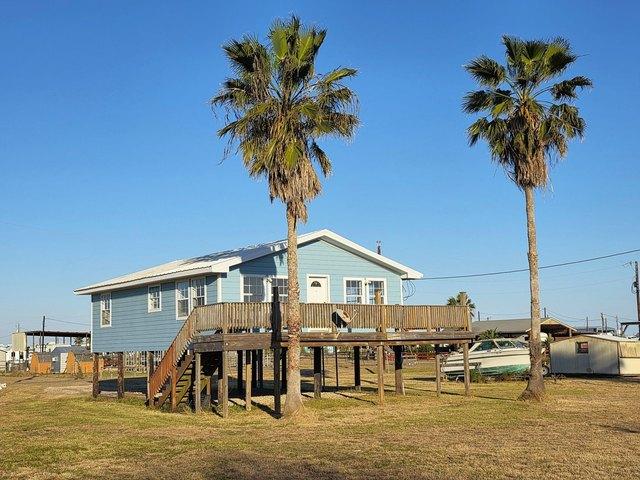 405 Blue Water Blvd, Sargent, TX 77414
