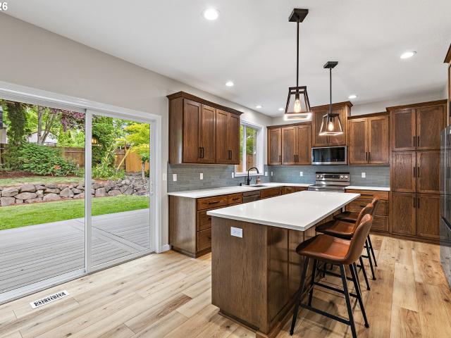 405 blue jay ave