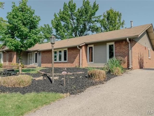 405 Brass Lamp Dr, Ballwin, MO 63011