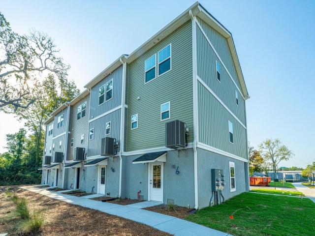 405 Gravy Train Street