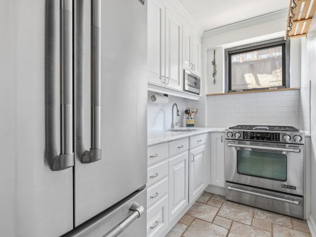 405 E 63RD Street 6L