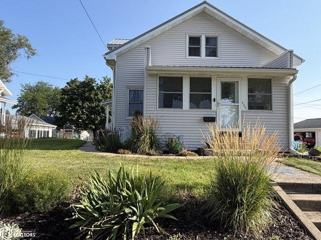 405 E 9th St, Tama, IA 52339