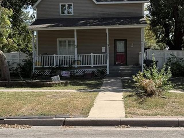 405 E 2nd St, Newton, KS 67114