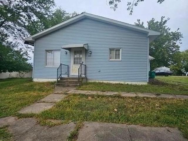 405 E Broadway St, What Cheer, IA 50268