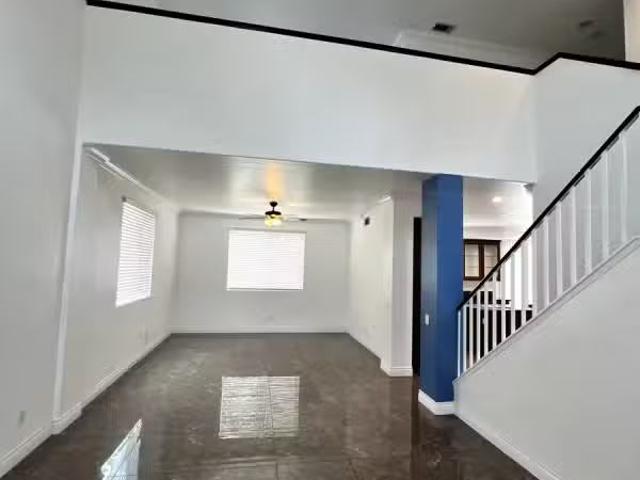 405 E Lurelane St, Rialto, CA 92376