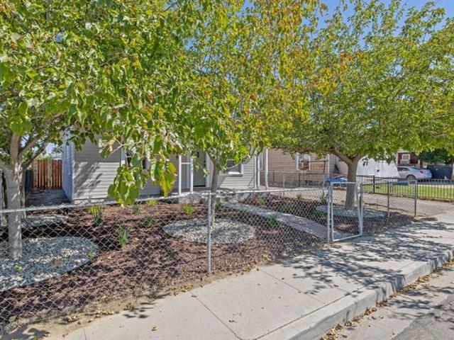 405 E Mariposa St, Avenal, CA 93204