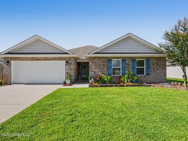 405 E Petunia Dr, Long Beach, MS 39560